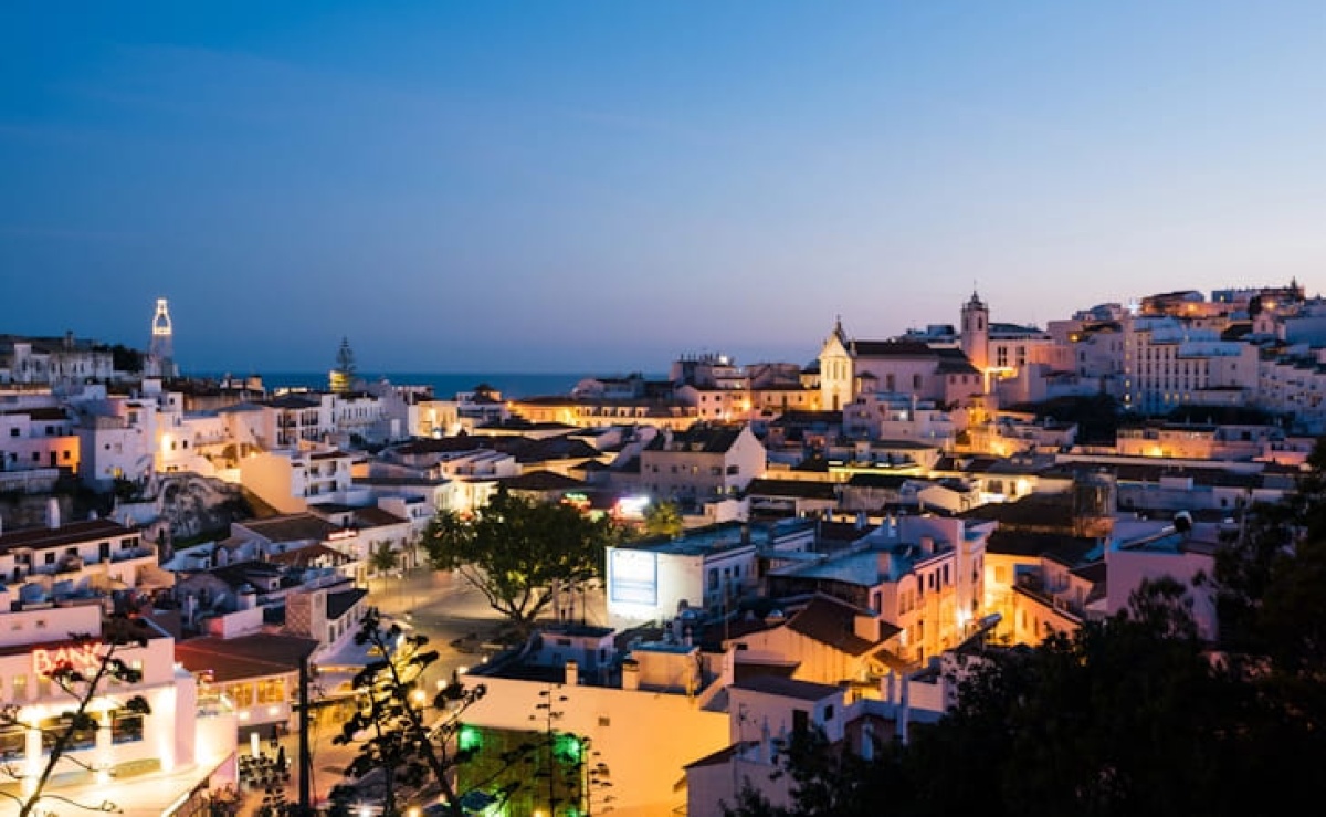 Providência cautelar suspende novos horários da noite em Albufeira